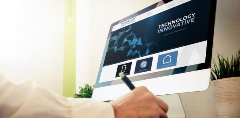 Pros and Cons of Python: A Definitive Python Web Development Guide